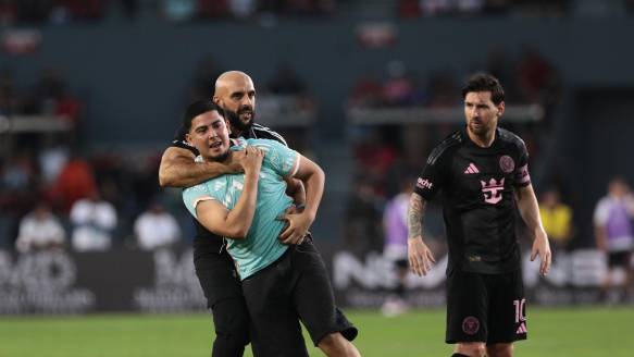 Conozca al guardaespaldas de Messi (derribado por un panameño)