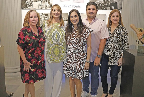 Exposición recauda fondos para Operación Sonrisa