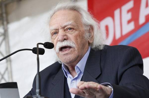 Muere a los 98 años Manolis Glezos, símbolo de la resistencia griega