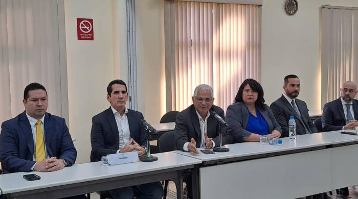 Rómulo Roux propone cambios en la ‘Constitución’